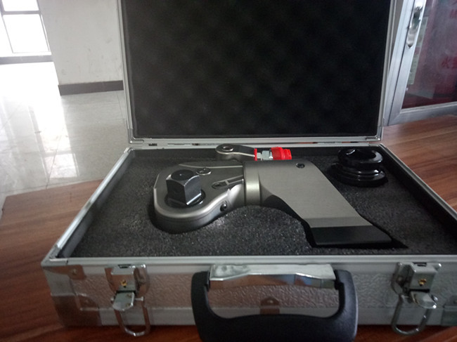 Huge Torque Force Hydraulic Wrench , Industrial Nut Bolt Tightening Tool